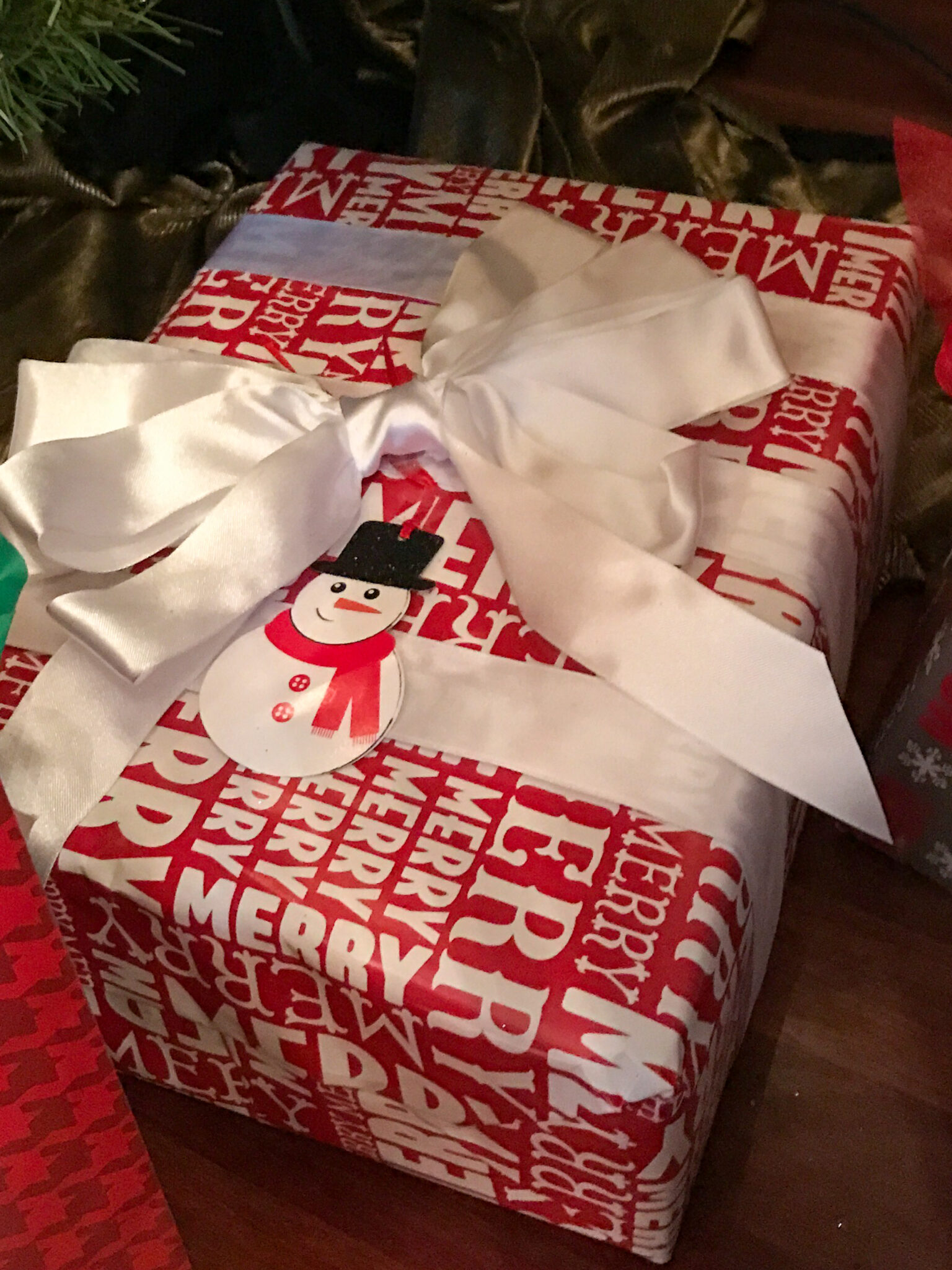 How to Create Beautiful Bows for Stunning Christmas Packages