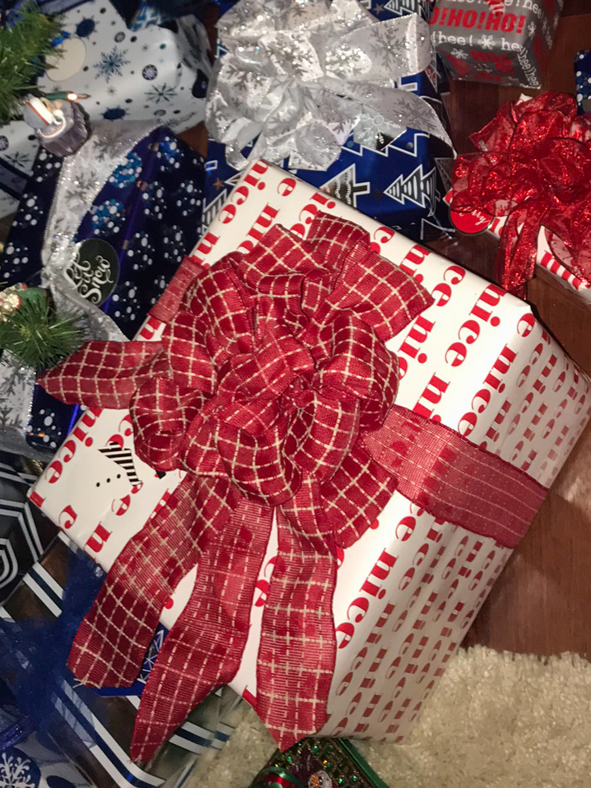 How to Create Beautiful Bows for Stunning Christmas Packages