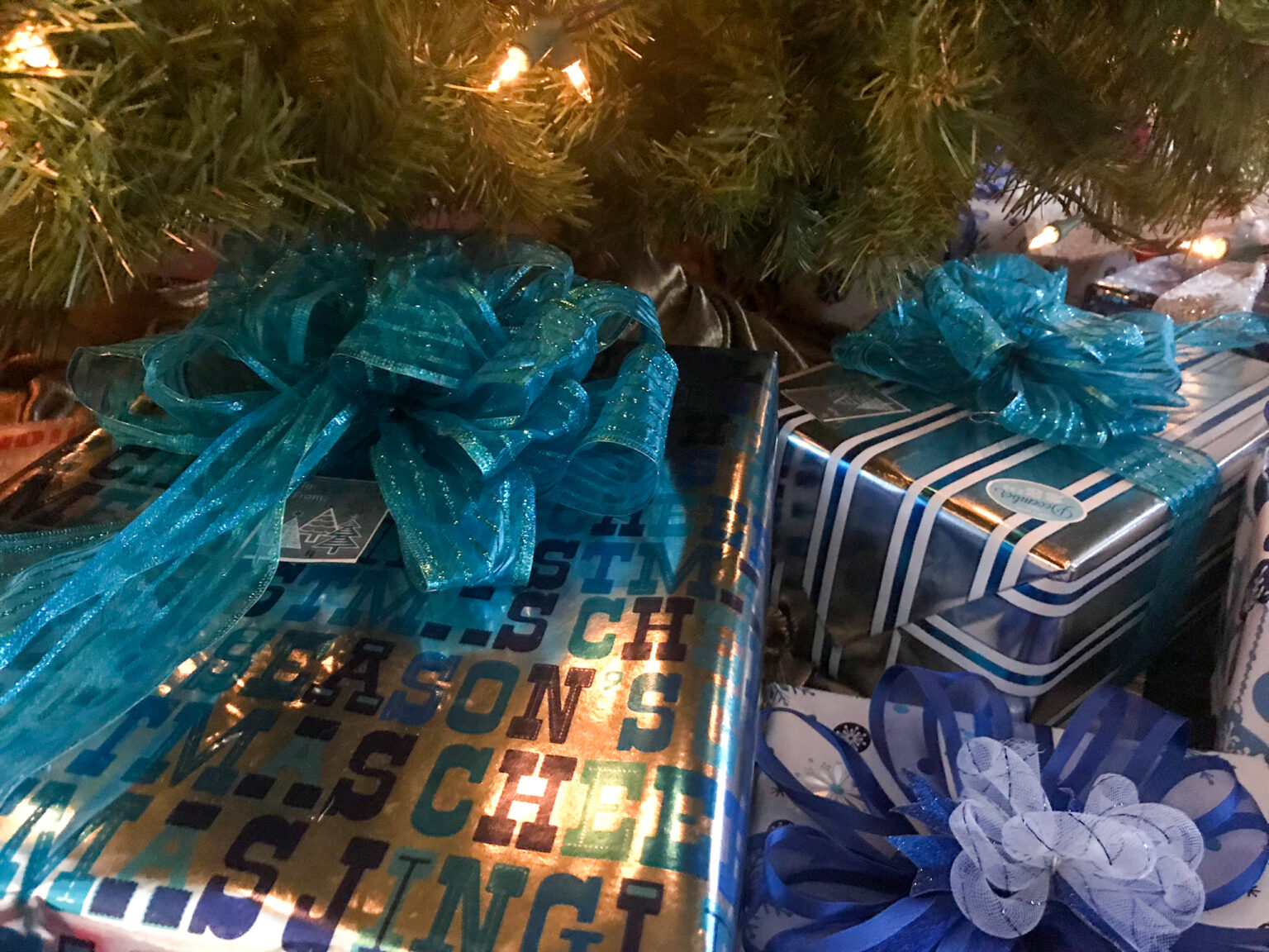 How to Create Beautiful Bows for Stunning Christmas Packages