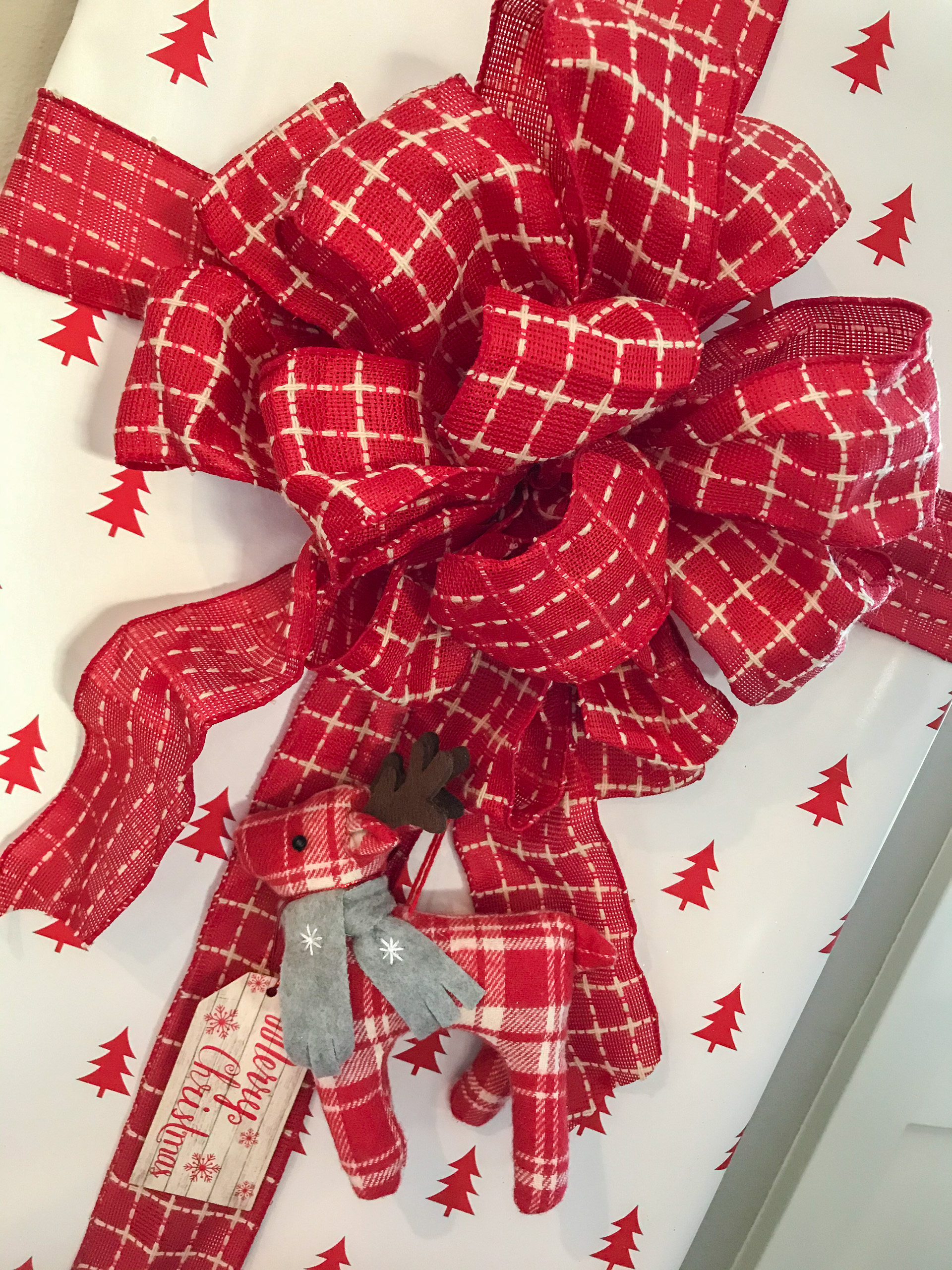 How to Create Beautiful Bows for Stunning Christmas Packages