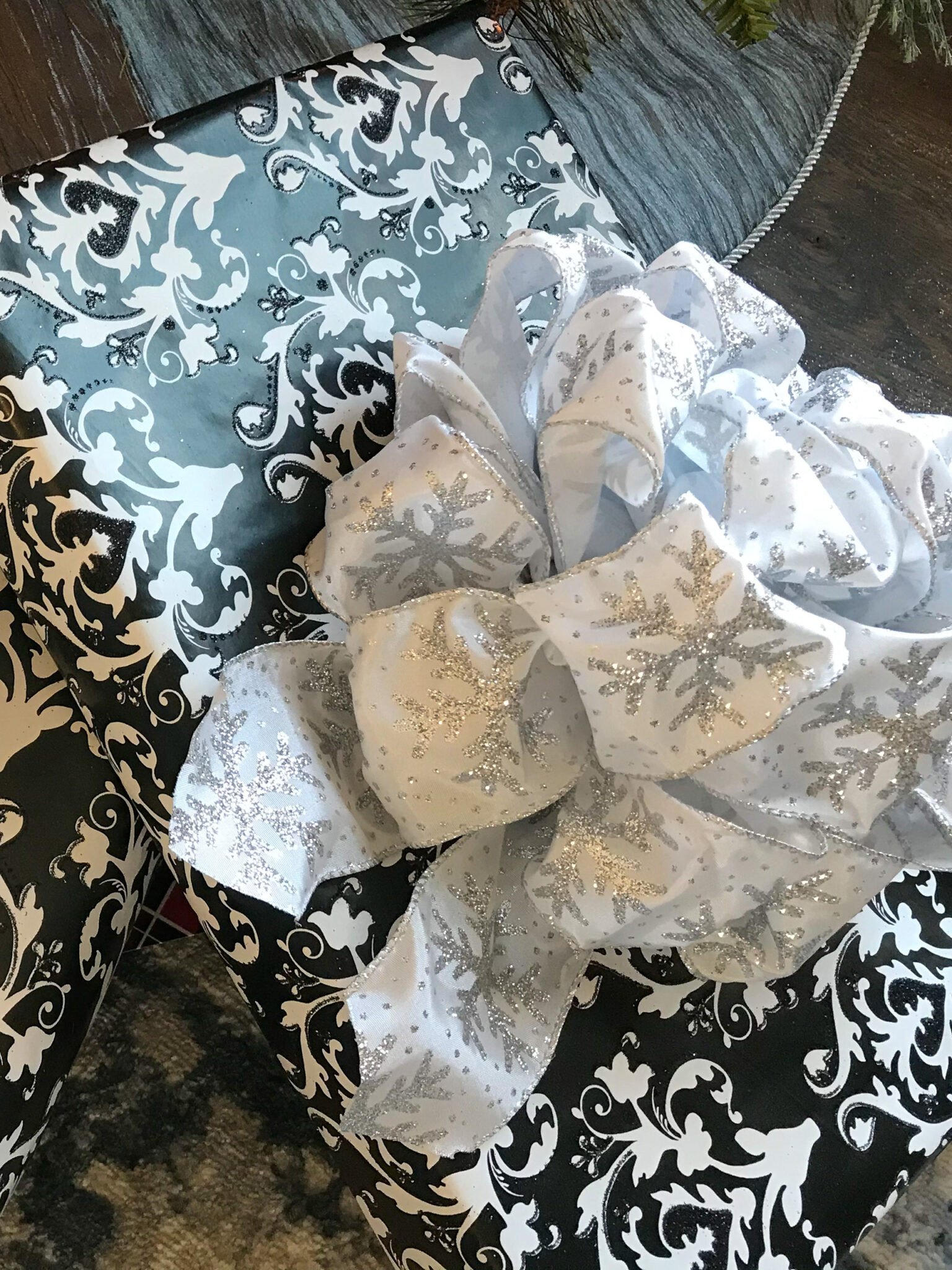 How to Create Beautiful Bows for Stunning Christmas Packages