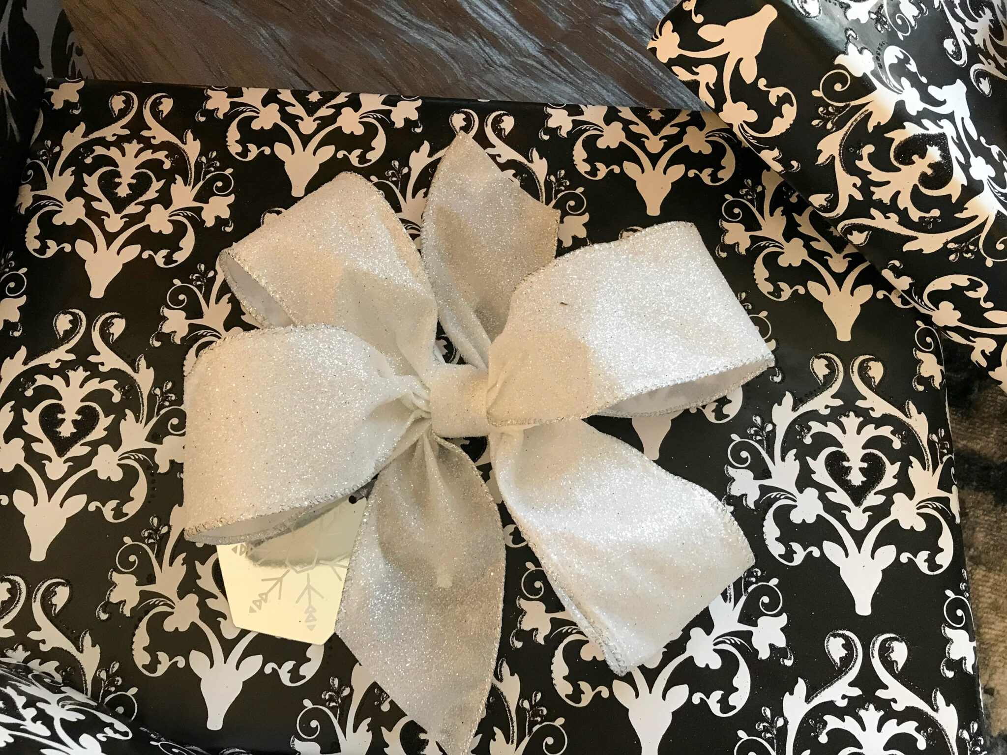 How to Create Beautiful Bows for Stunning Christmas Packages