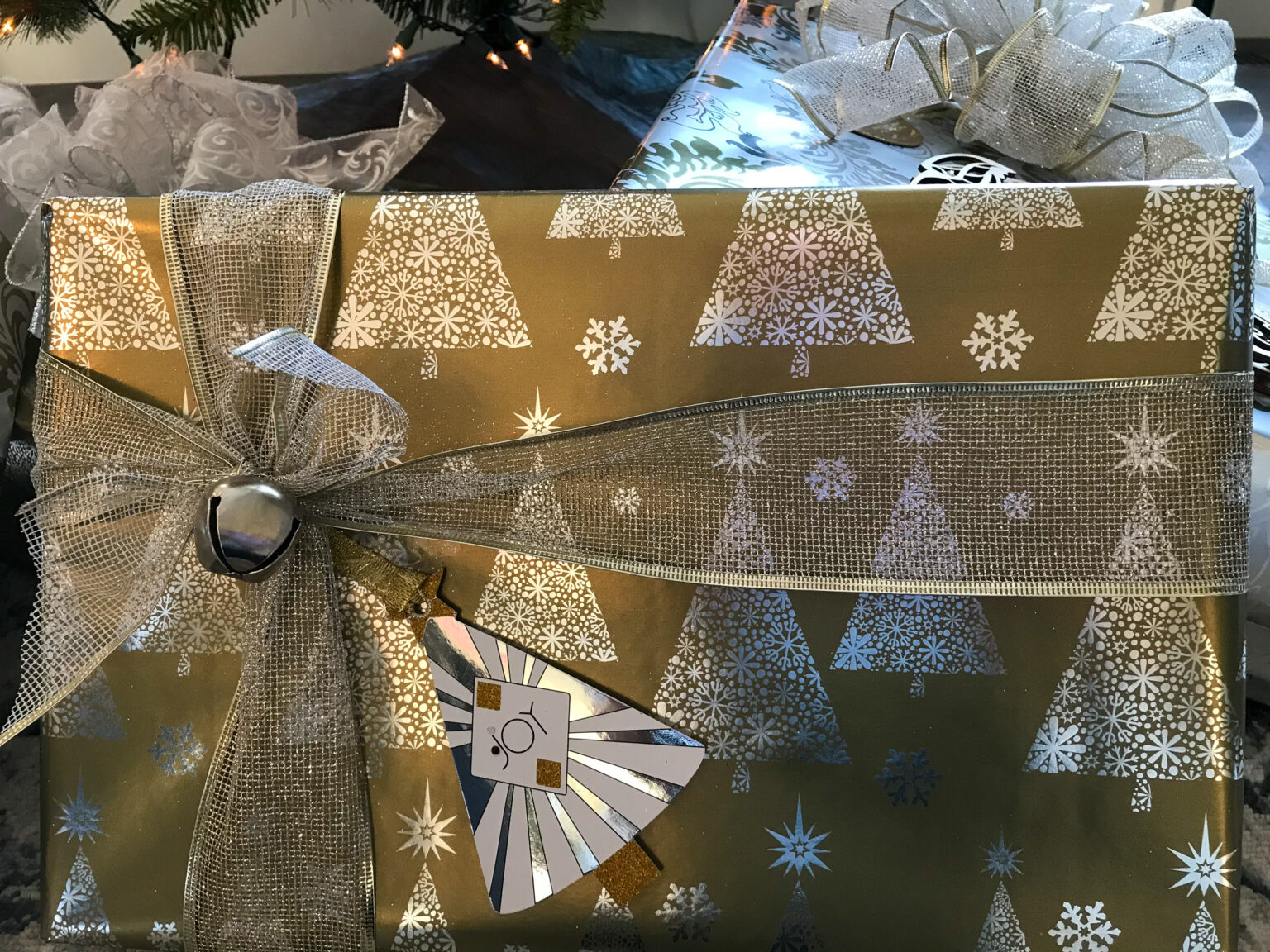How to Create Beautiful Bows for Stunning Christmas Packages