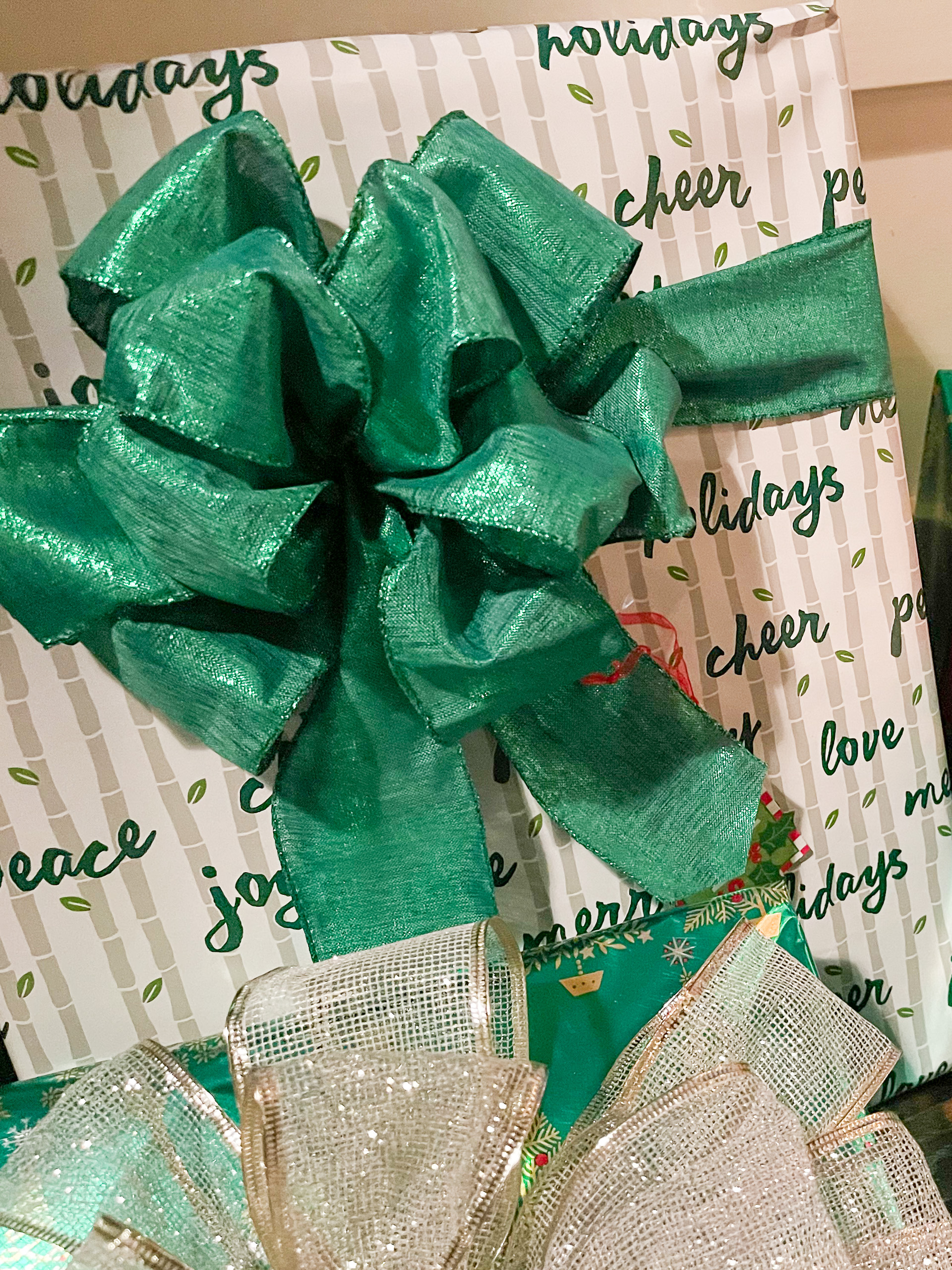 How to Create Beautiful Bows for Stunning Christmas Packages