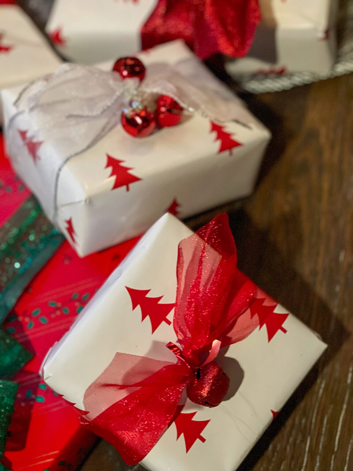 How to Create Beautiful Bows for Stunning Christmas Packages