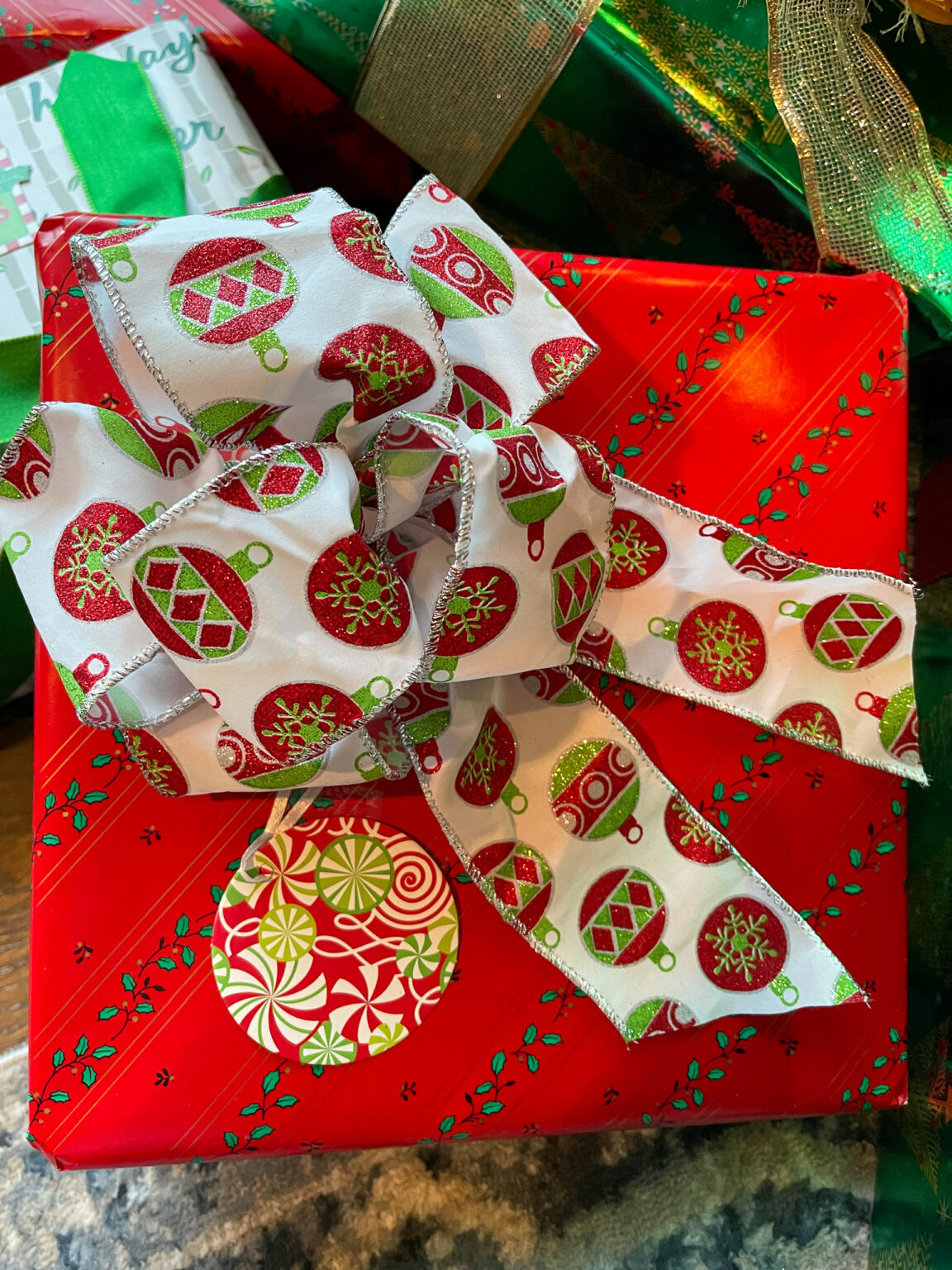 How to Create Beautiful Bows for Stunning Christmas Packages