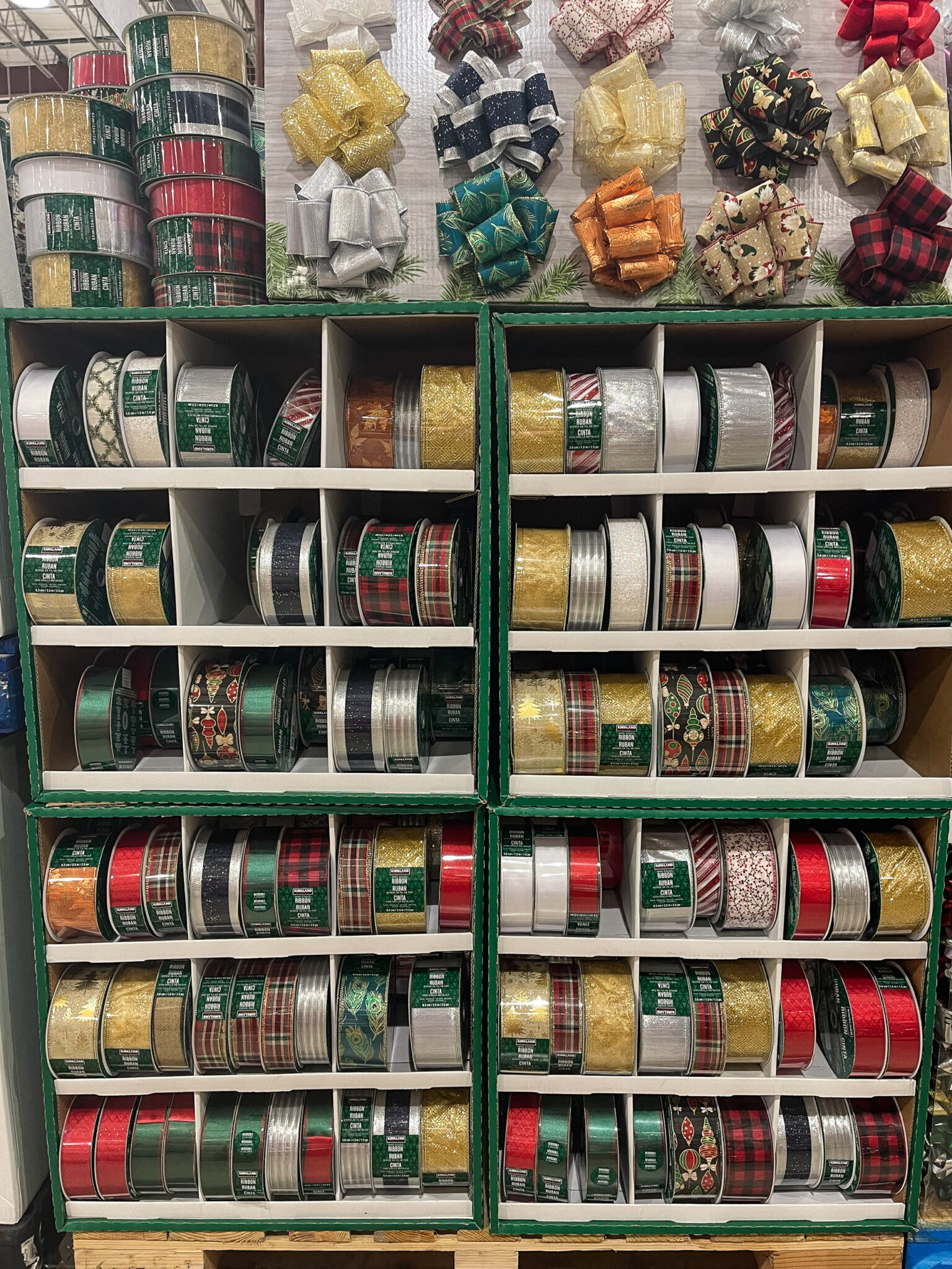 How to Create Beautiful Bows for Stunning Christmas Packages